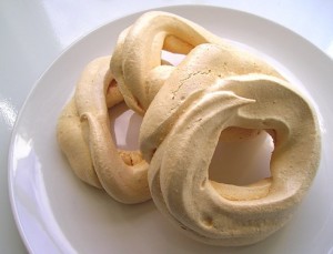 Thursday Barefoot Blogging: Meringues Chantilly | The Second Lunch